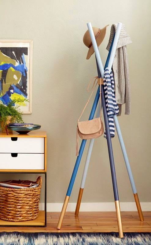 Best DIY Projects: Make your own coat rack out of dowels