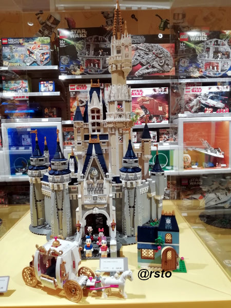 Nel Lego Store di via Roma, tra la Mole Antonelliana, castelli e ...