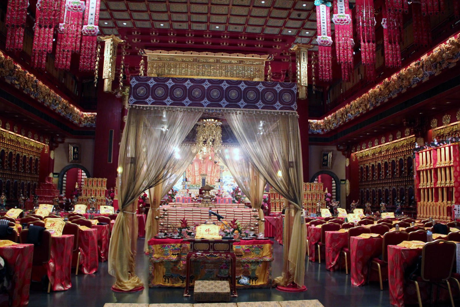 Expat Kiwis: Buddha Tooth Relic Temple & Museum
