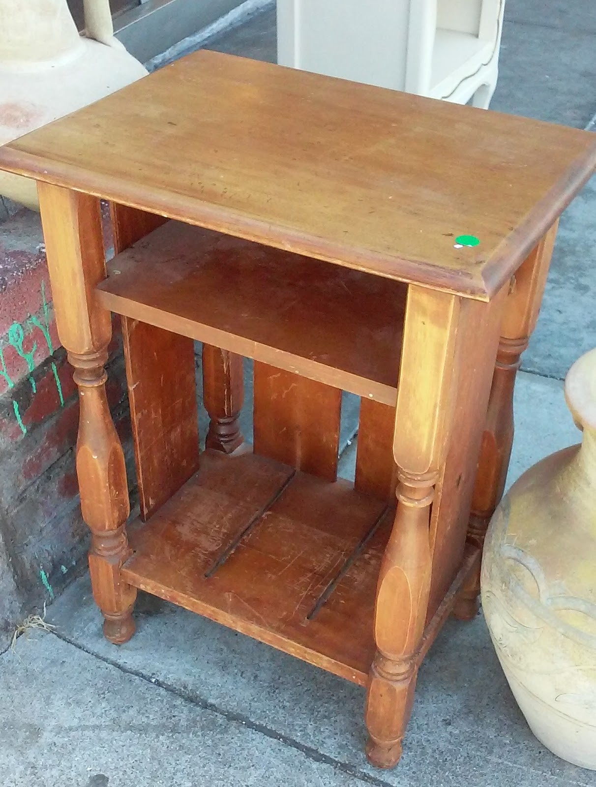 UHURU FURNITURE & COLLECTIBLES: SOLD #3925 Colonial Maple End Table - $15
