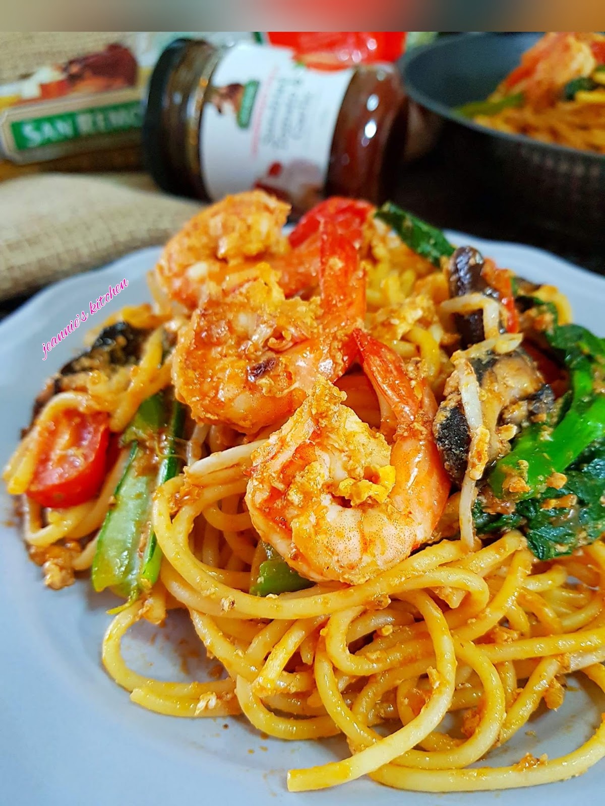 Jeannie62 Kitchen: SPICY FRIED PASTA (MEE GORENG)