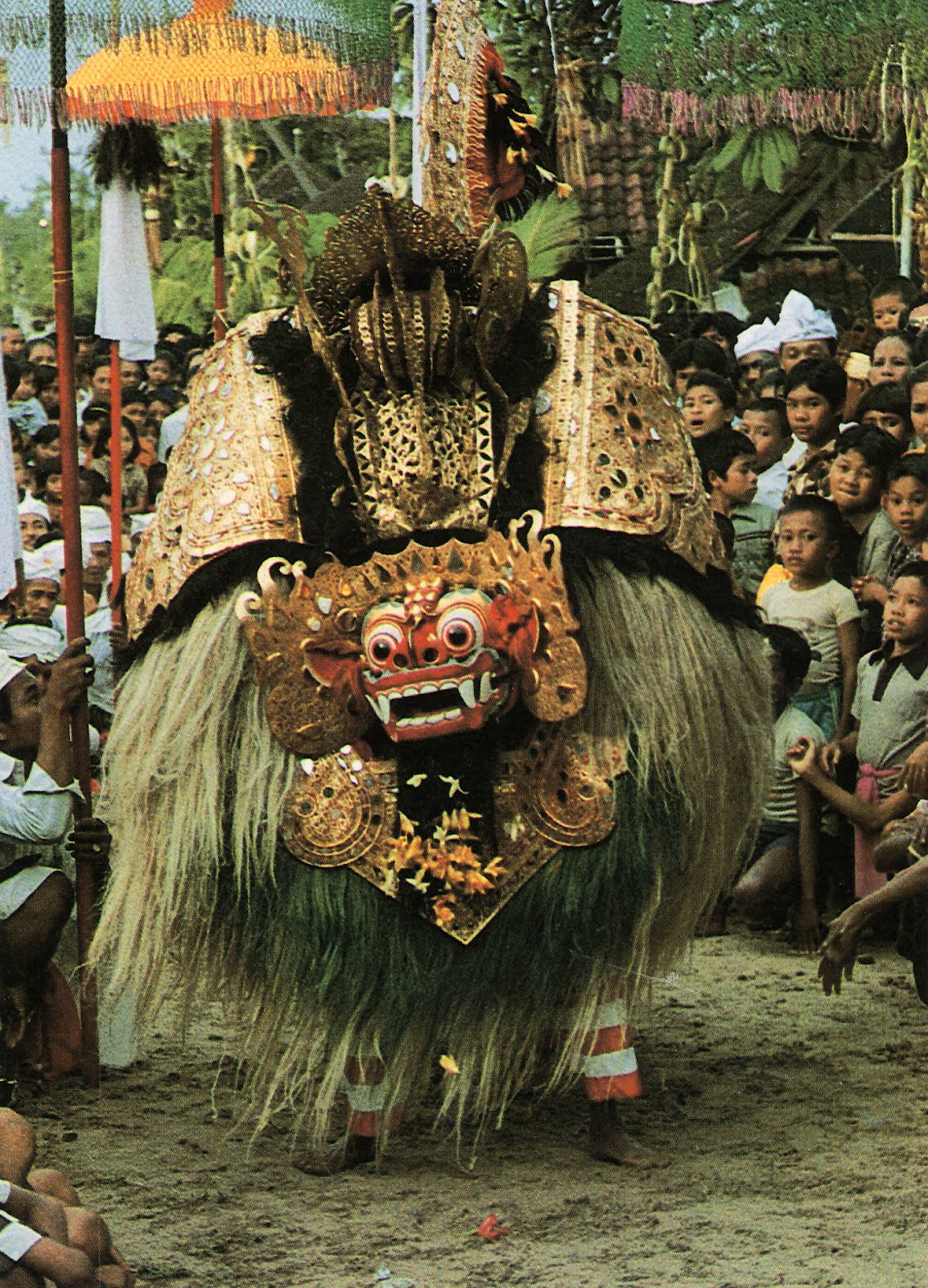 'ZIEN EN WETEN': WAYANG SPEL OP BALI.