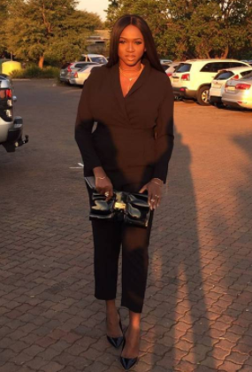 Waje steps out in all black outfit