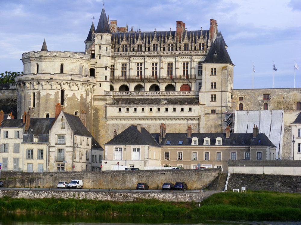Days on the Claise: Is This The Best View of Amboise Chateau?