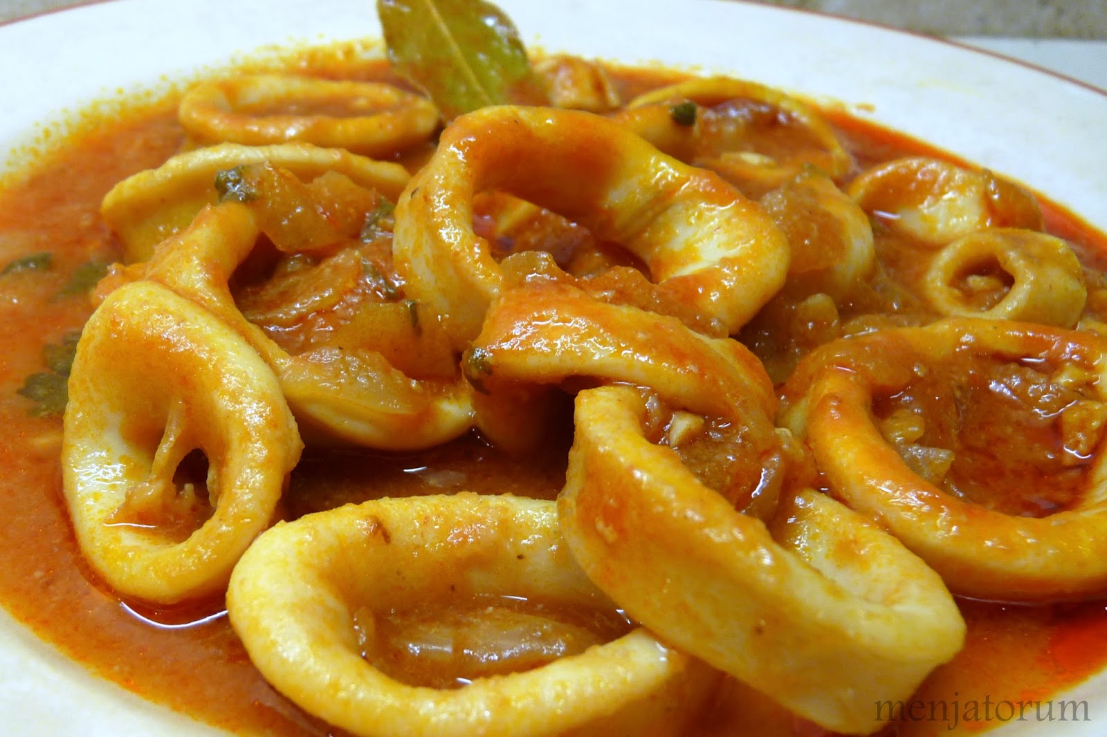 MENJATORUM : CALAMARES EN SALSA