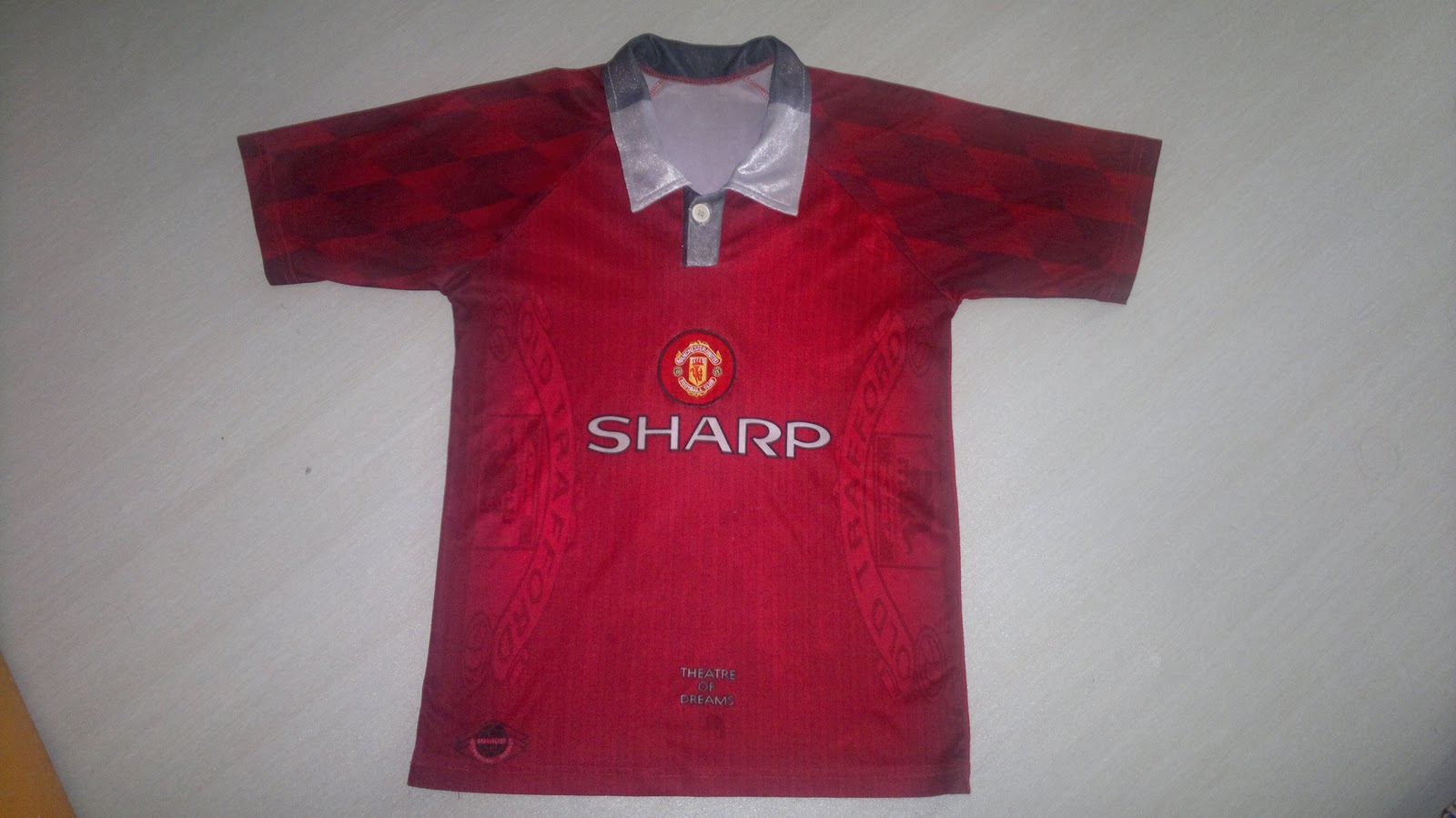 Channel Bundle: Jersey Manchester United vintage SHARP (SOLD)
