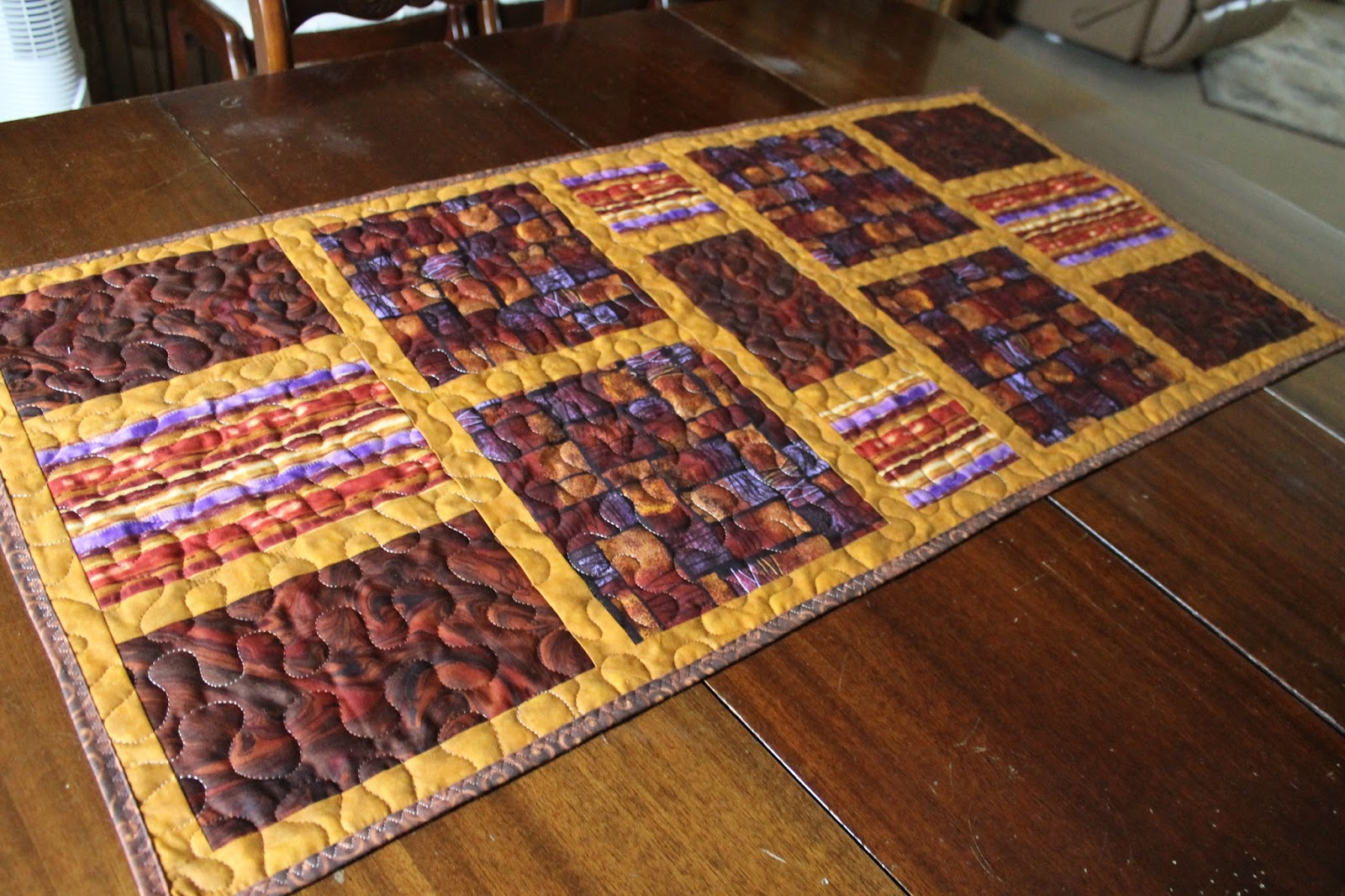SunShine Sews...: Table Runner Completed