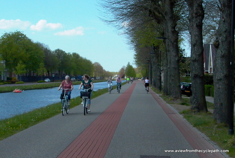 A view from the cycle path: How bidirectional cycle-paths improve ...