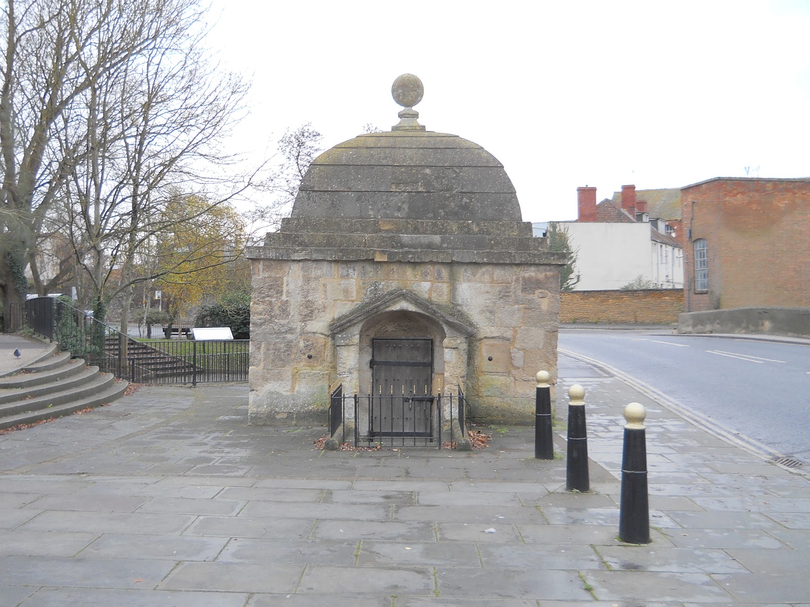 Roy's blog: WILTSHIRE. Lock-ups at Steeple Ashton, Trowbridge and ...