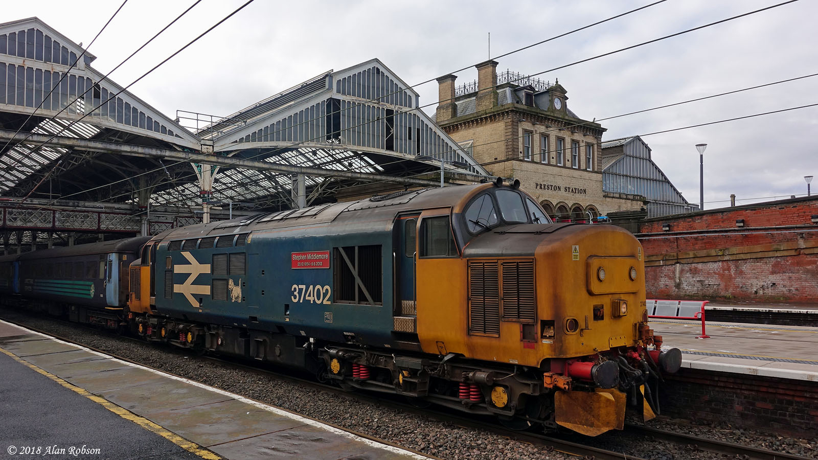 Blackpool Tram Blog: Large Logo Class 37 at Preston