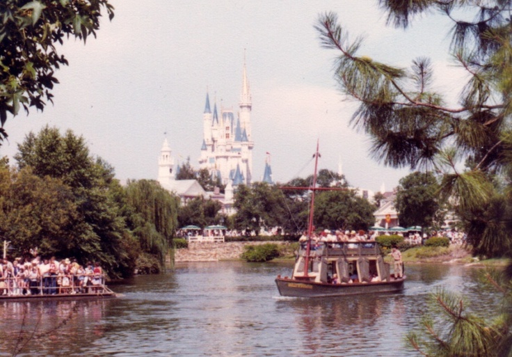 Disney Avenue: In Search of Excellence - Walt Disney World 1984