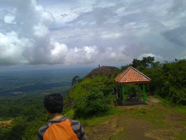 Cahaya Roma: Gunung Api Purba dan Embung Langgeran (Tempat yang Indah ...