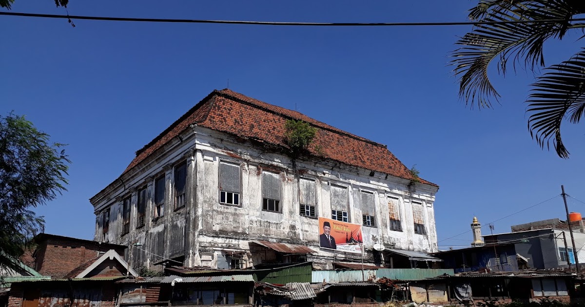 Ada (Gedung) Setan di Surabaya