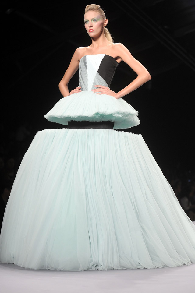 FASHION HOUSE: VIKTOR AND ROLF