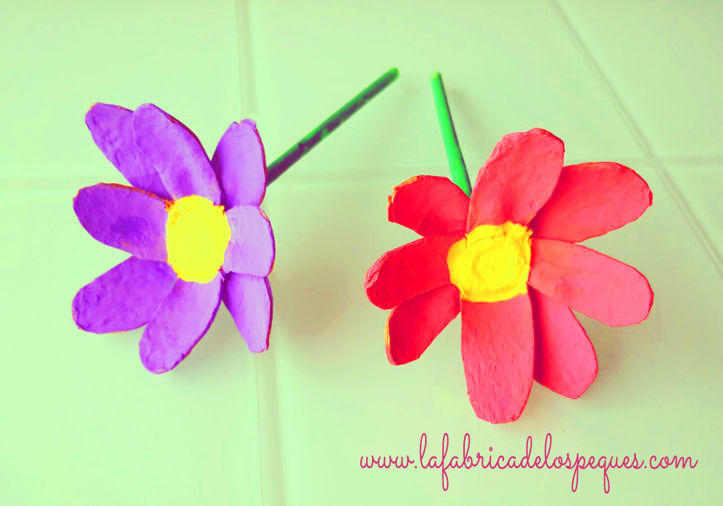 Flores con hueveras de cartón - La fábrica de los peques