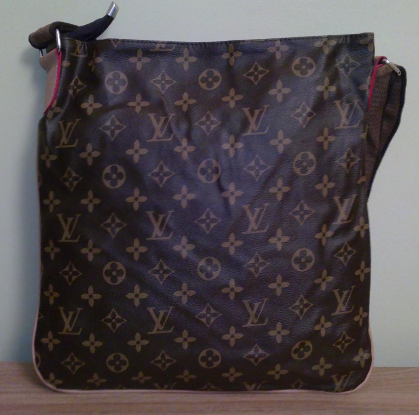 Genti LOUIS VUITTON: Geanta Louis Vuitton