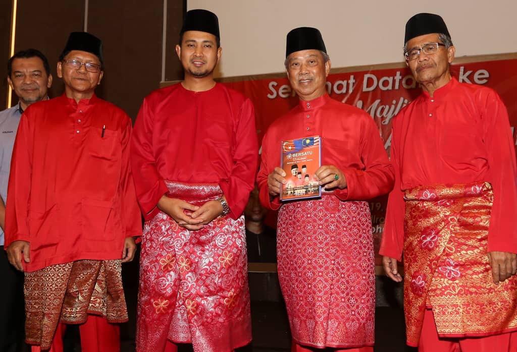 Gagasan Nusantara Bersatu: APA ITU PANJI-PANJI HITAM?