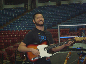 Info Gaga: Tim Stewart: el nuevo guitarrista de Lady Gaga