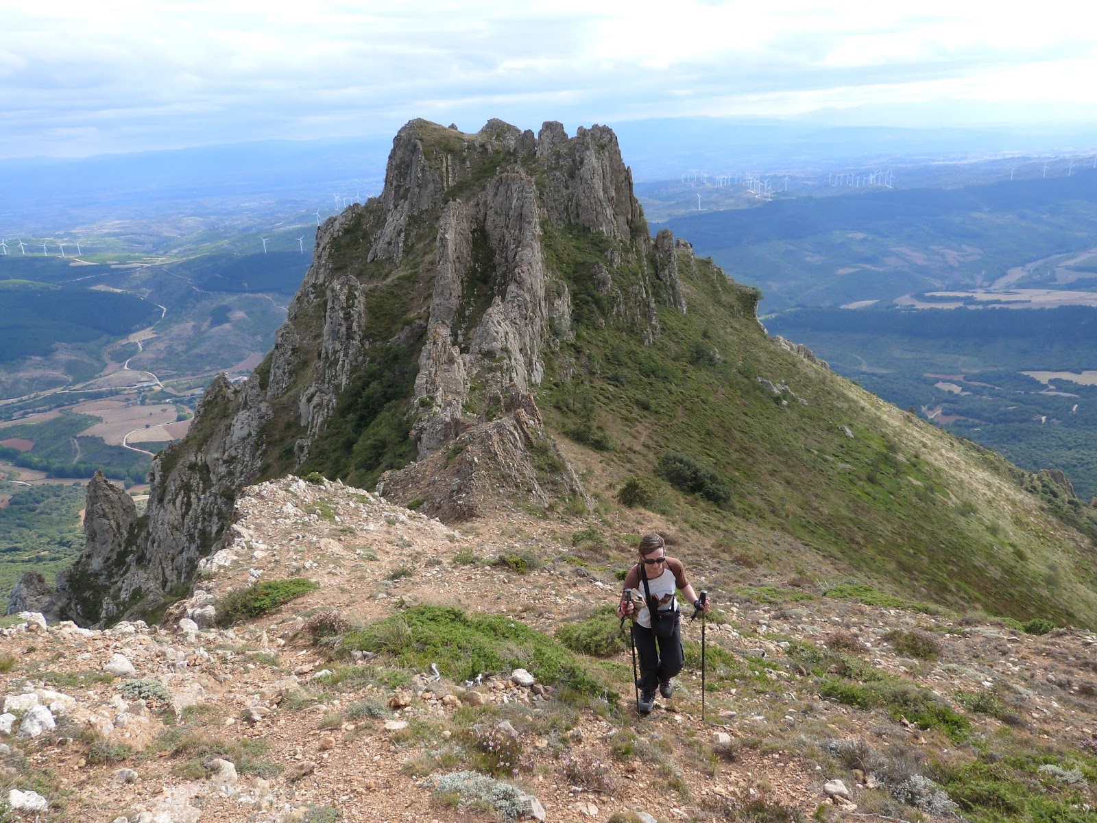 Cerca de las Estrellas: AL YOAR POR LA VENTANA DE LAS BRUJAS Y FUENTE ...