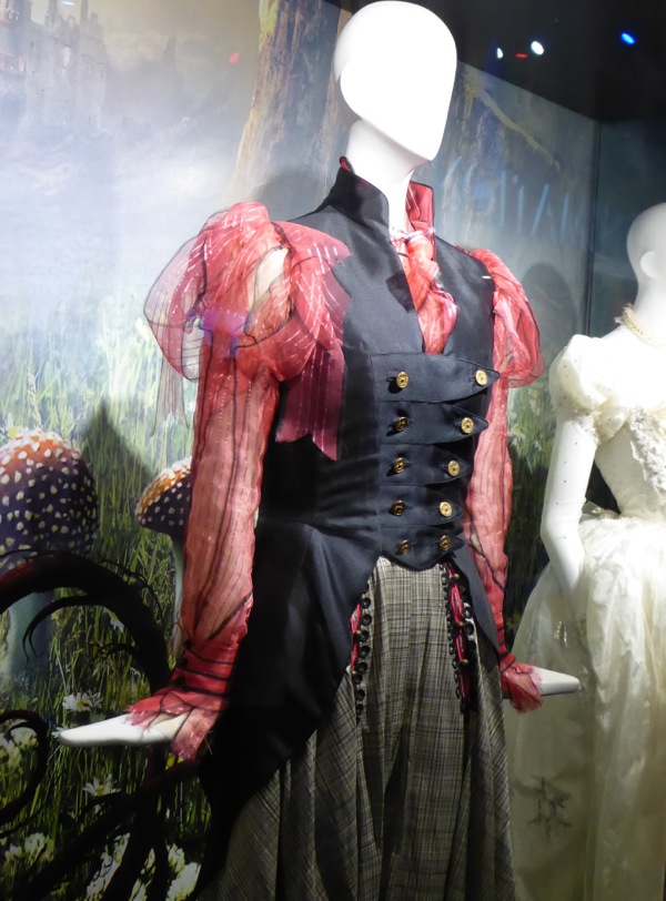 Hollywood Movie Costumes and Props: Alice Through the Looking Glass ...