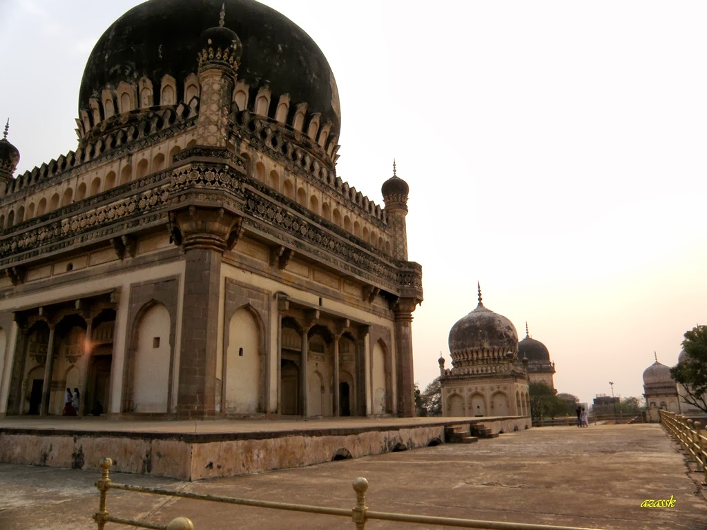 Calm-Sojourner: Visit to Qutb Shahi Tombs, Hyderabad