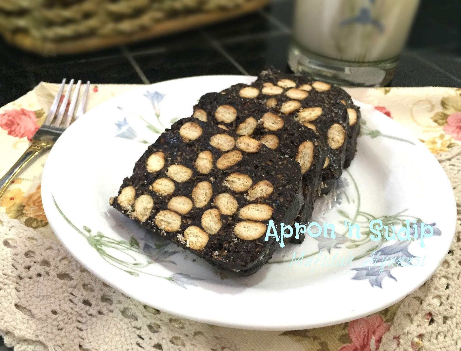 Apron 'n Sudip: Kek Batik Biskut Jejari