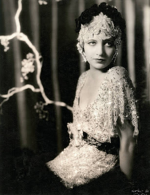 JunoSaysHello.com blog: Extraordinary Hats (Part II)