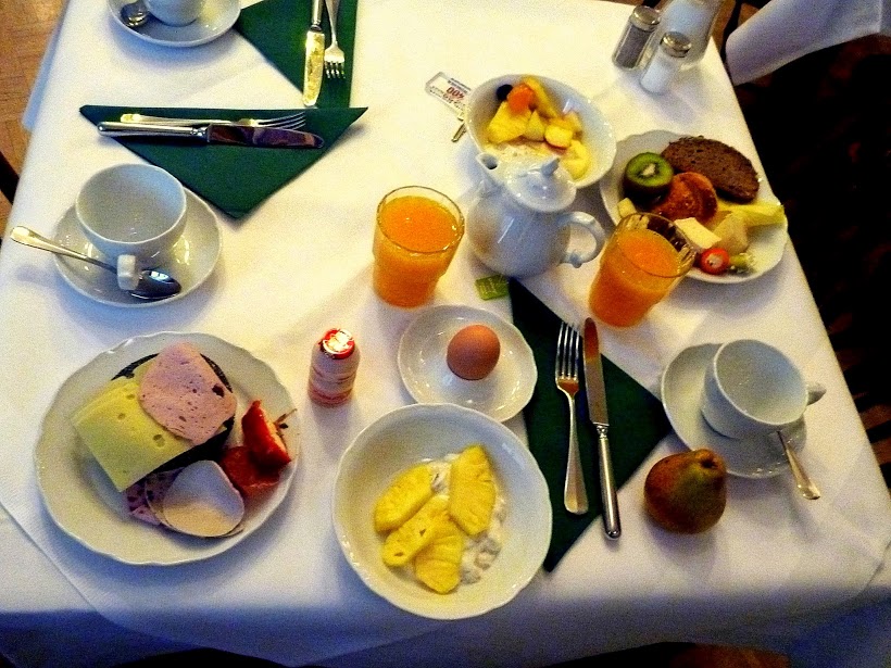 Day 2 - 2013 Europe Trip - First Whole Day in Munich. | Airplane Food ...