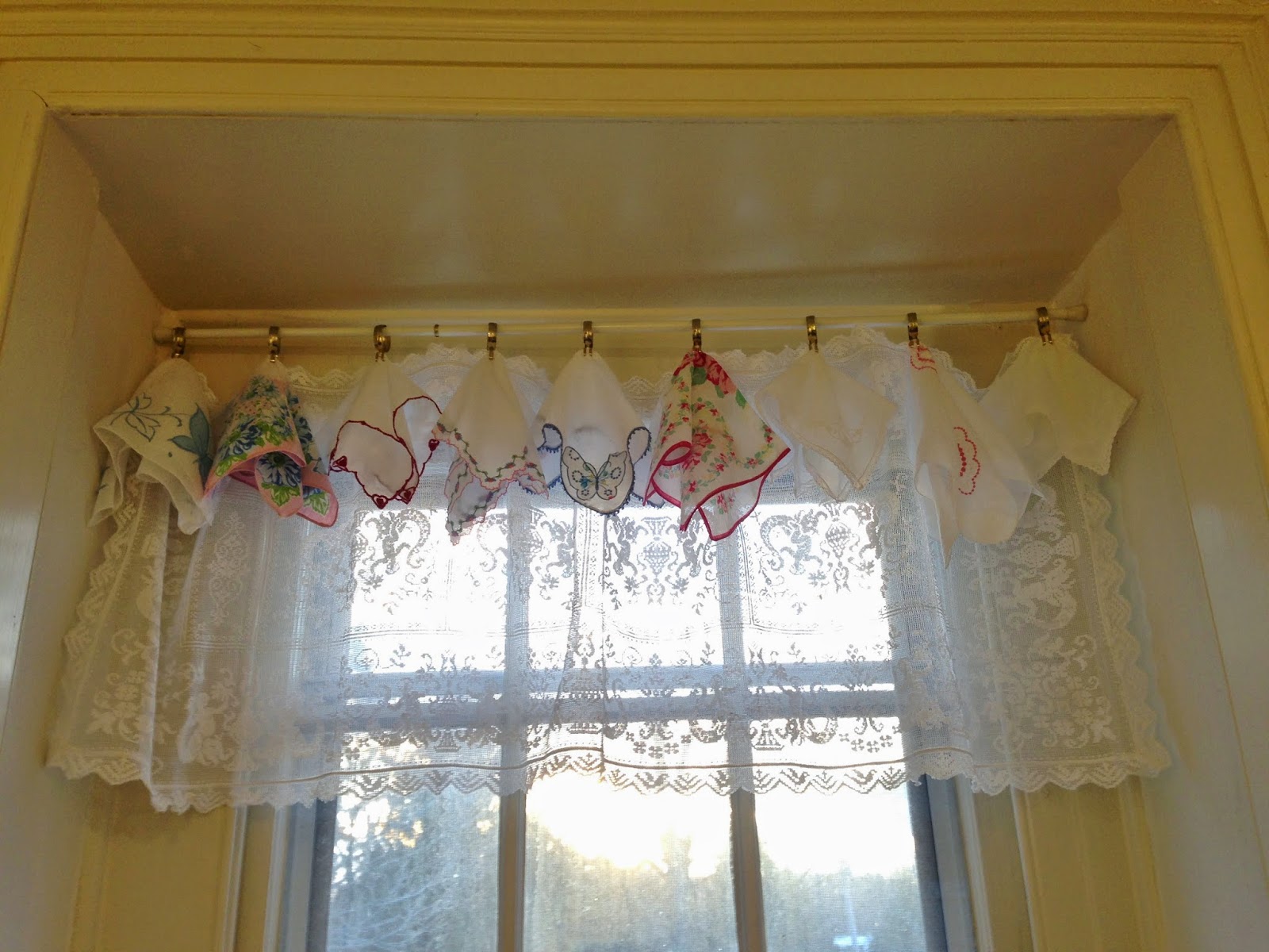 The Stone Cottage Workshop: Treat your Window to Vintage Linens