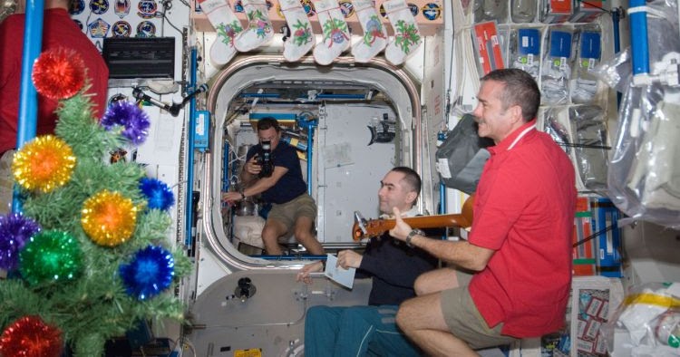 Grymvald Gazetteer: Saturday in Space - ISS XMas, Asteroid, & Elite ...