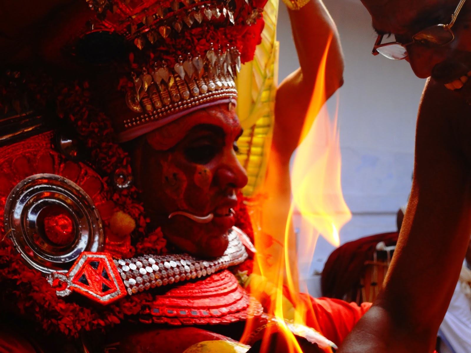 THEYYAVUM THIRAYUM: HD THEYYAM PHOTOS