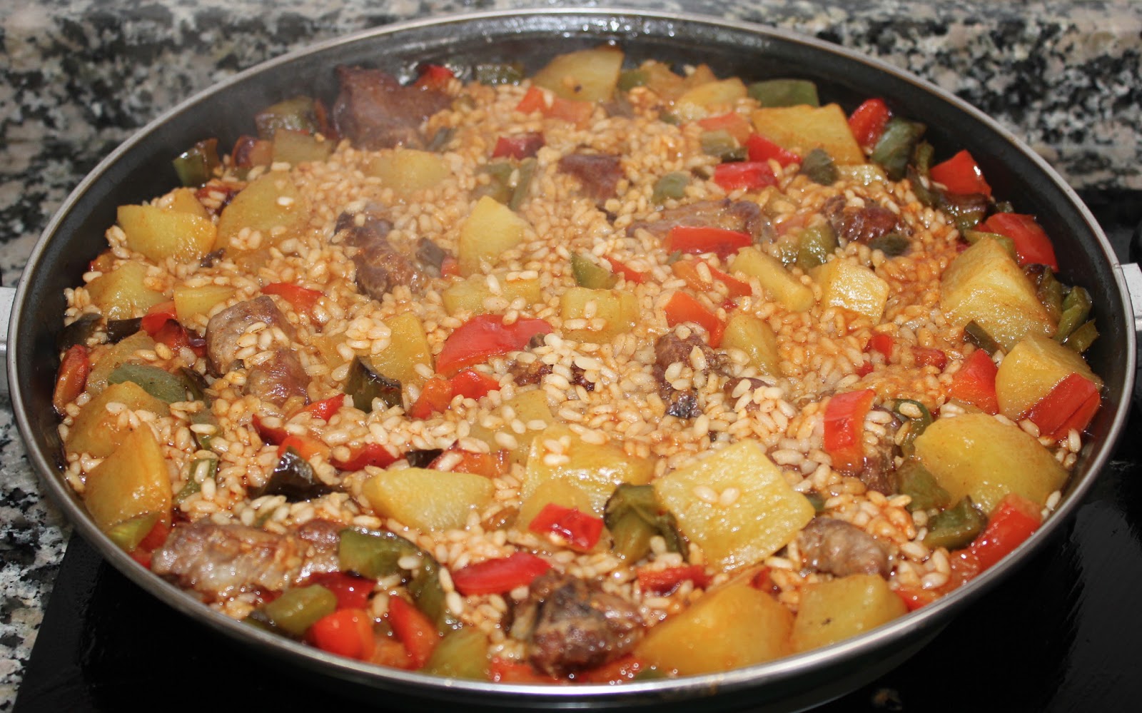 Cocinar es vivir y Bordar también: Arroz con costilla y patatas / Rib ...