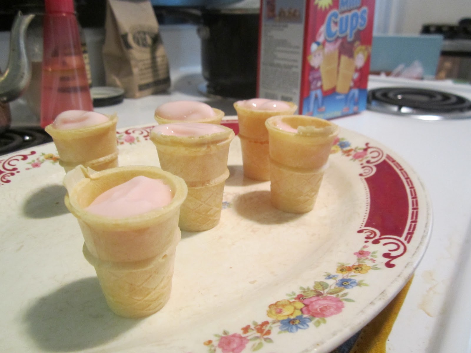 A crooked walk with Thee: Frozen Yogurt Mini Cones
