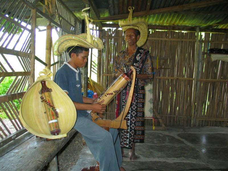 Views Sasando Adalah Alat Musik Yang Berasal Dari Provinsi New | Hutomo