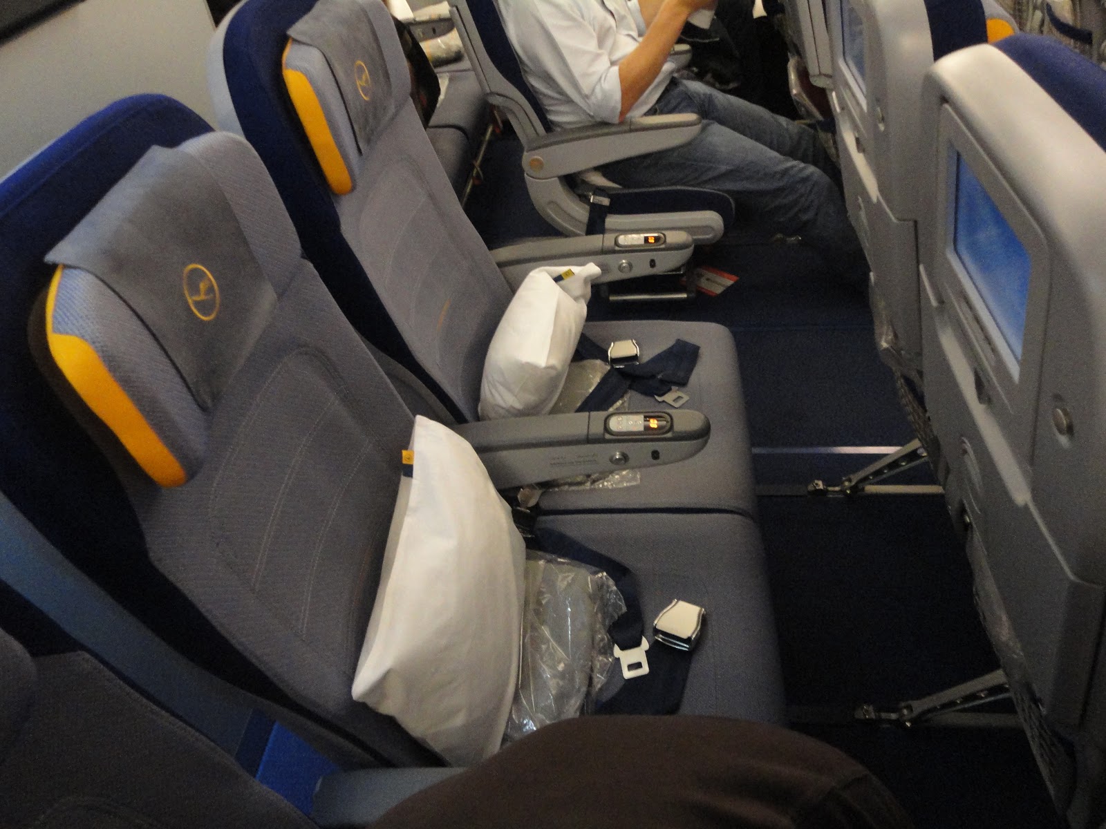 The Travelling Dassie: Lufthansa Economy Airbus A380-800 - LH573