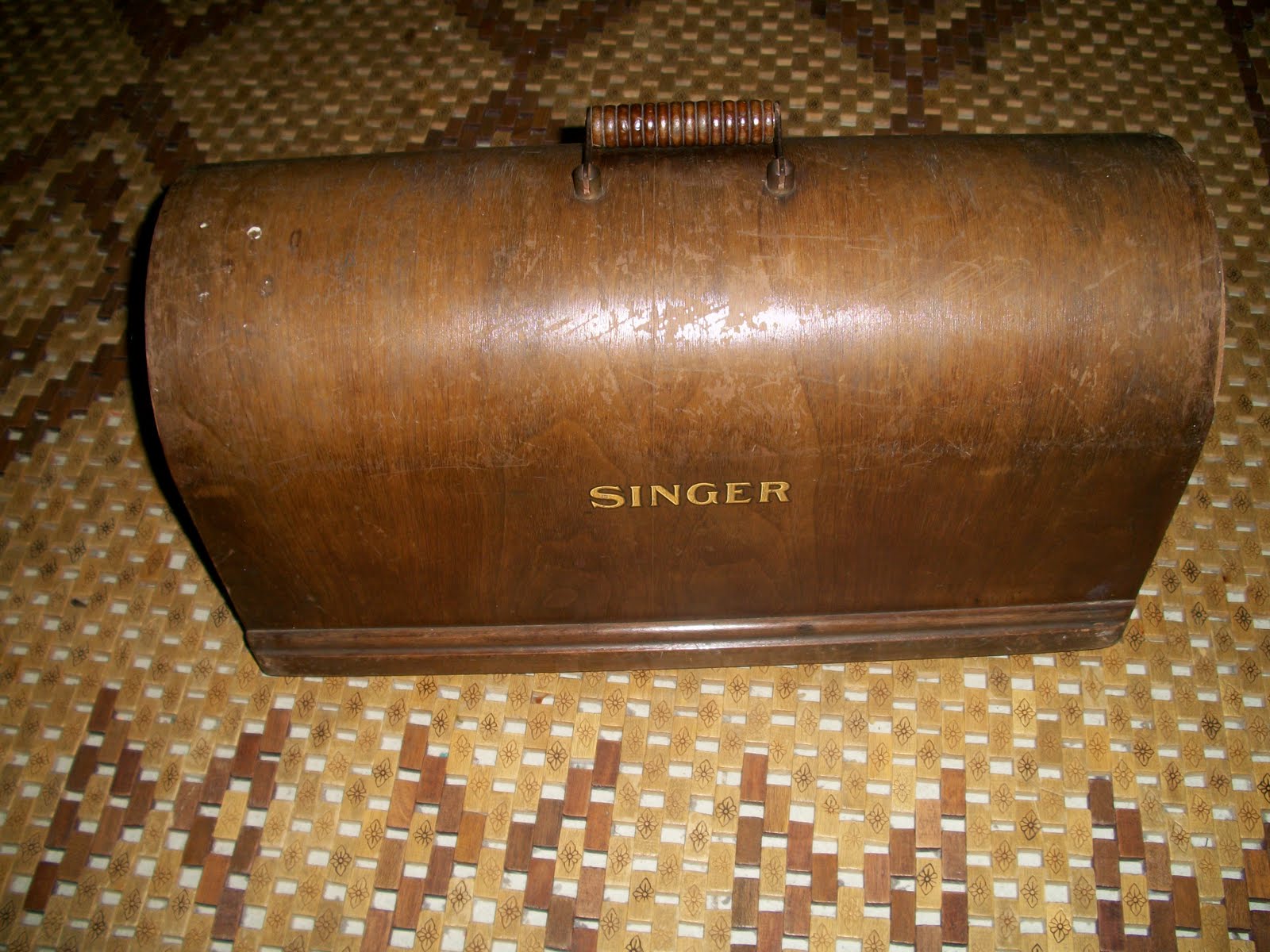 collectible items: Vintage Singer sewing machine Top Cover ONLY