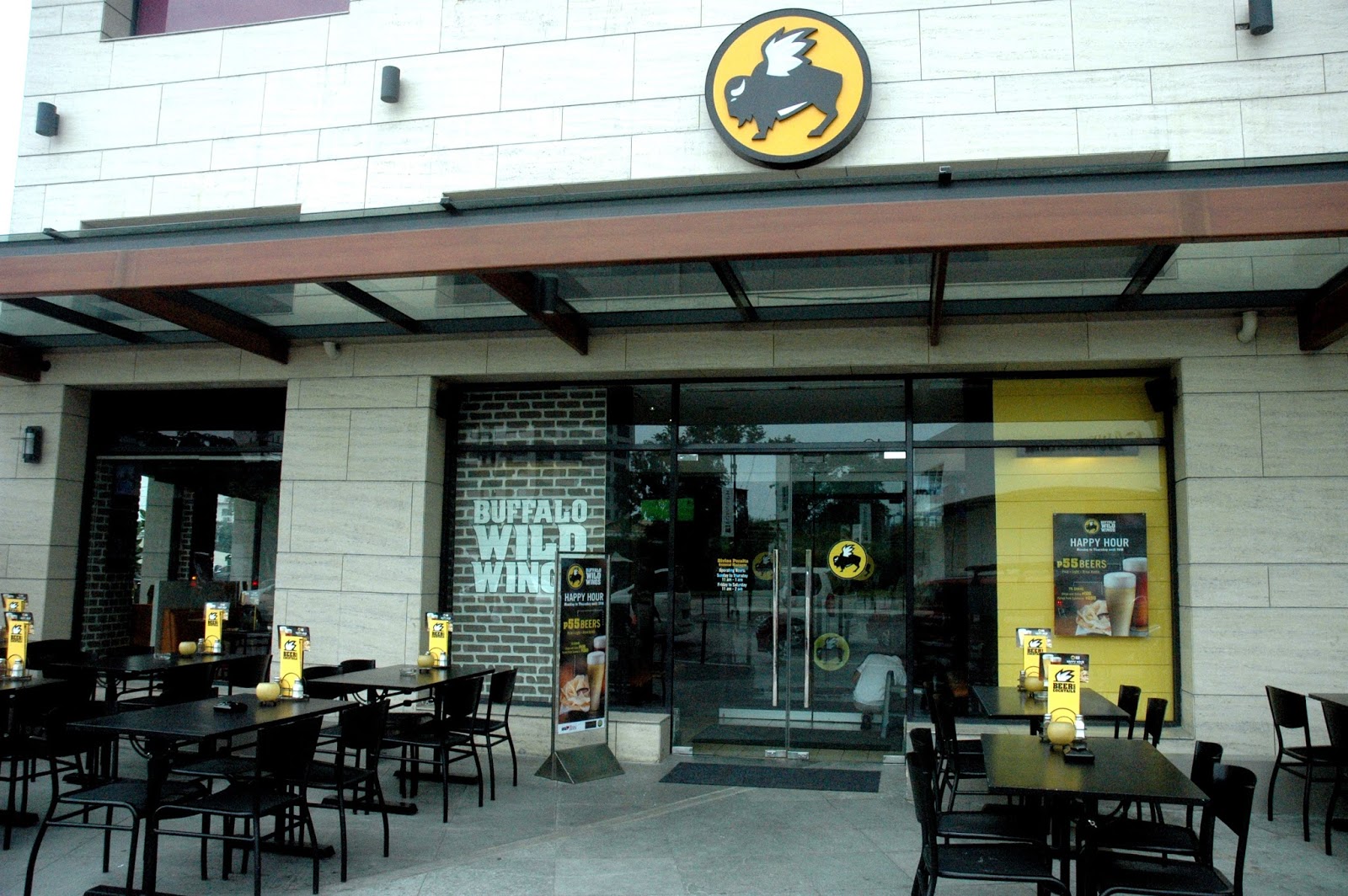 DUDE FOR FOOD: Changing the Game at Buffalo Wild Wings
