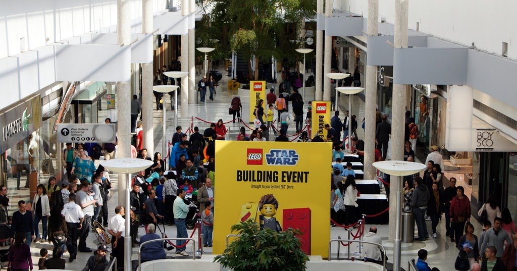 Mashed Thoughts: Lego Store Grand Opening Building Event
