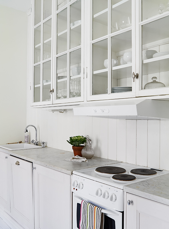 Keltainen talo rannalla: Kaunis yksiö ja sisustuskuvia