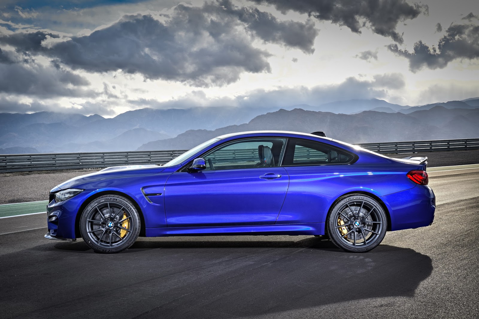 Car News Update: BMW M4 CS อีกหนึ่งสปอร์ตตัวแรงจากค่ายใบพัดฟ้าขาว