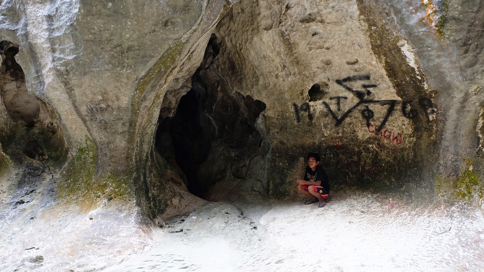 TRAVEL GUIDE TO MALANGAAN CAVE | THE TRAVEL SERIES