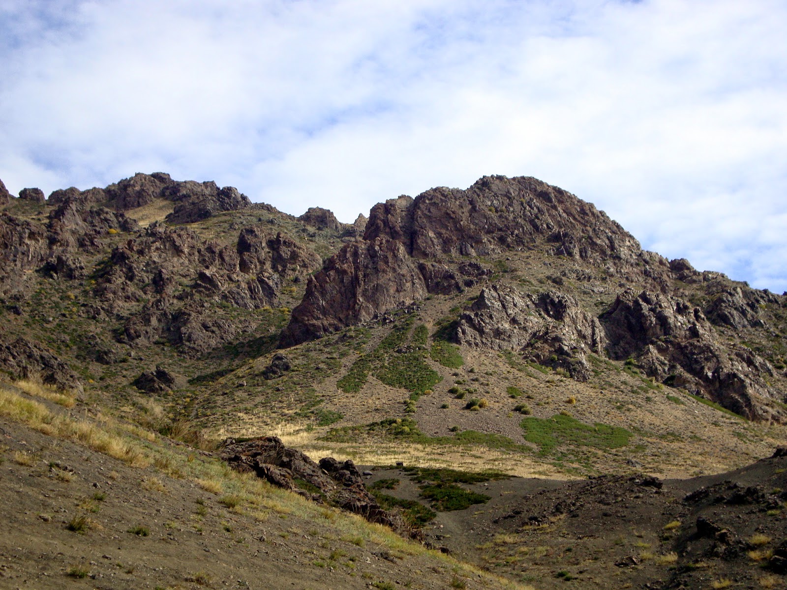 Au Fil du Jardin: Yoliin Am - the valley of the vultures