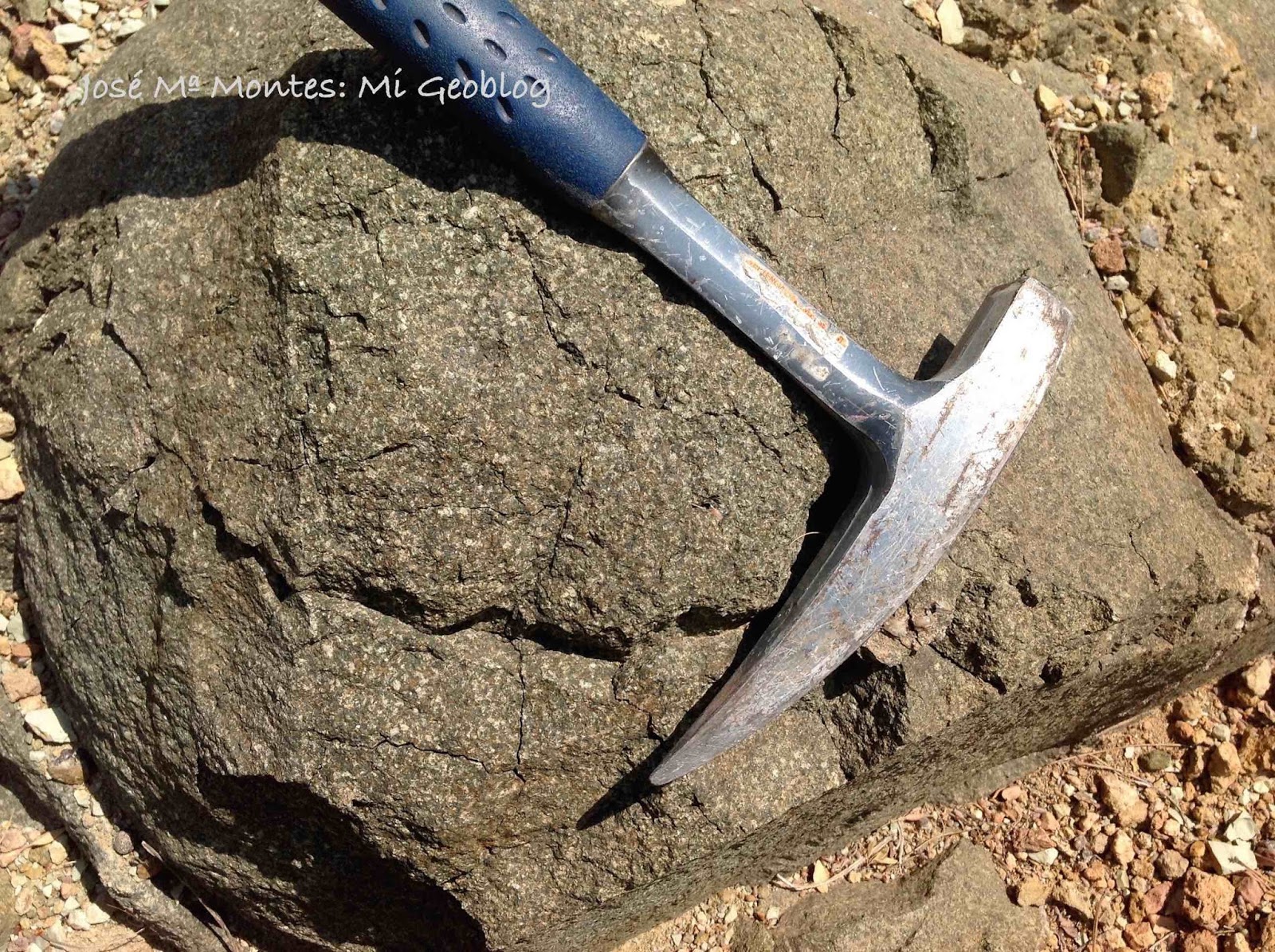 Mi Geoblog: Geologia y más: IDDINGSITA EN EL VOLCAN DE COFRENTES