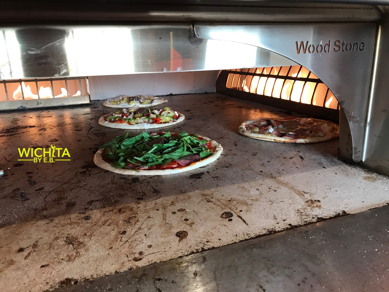 First Look at Blaze Pizza: 180 seconds to fast fire'd perfection ...