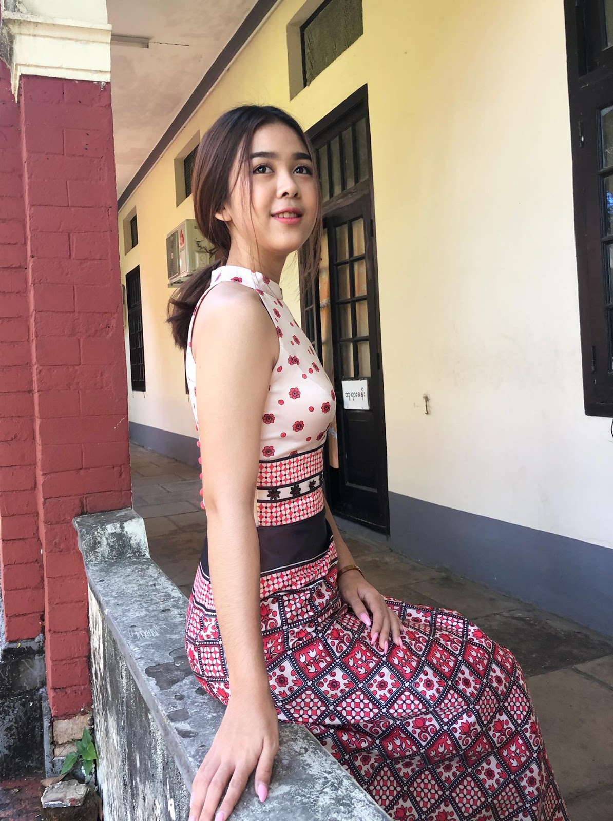 Phone Thiri Kyaw - Beautiful Outfit