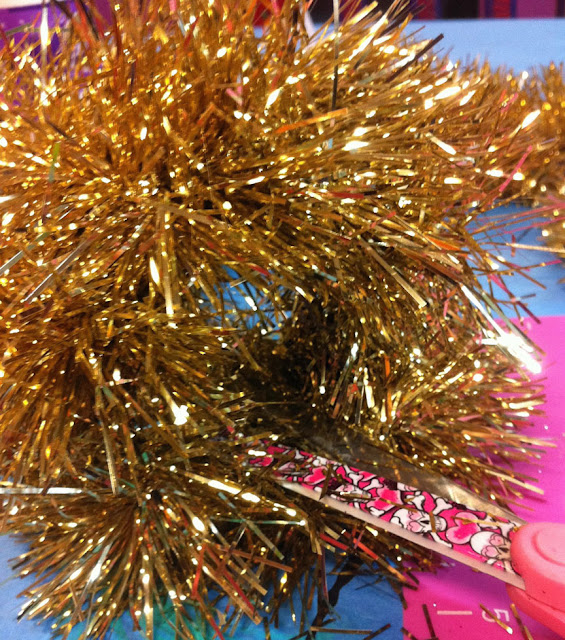 iLoveToCreate Blog: MAYA IN THE MOMENT CRAFT: Holiday Tinsel Bracelet
