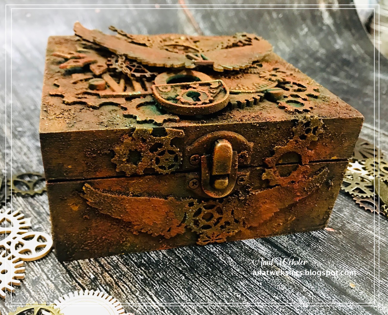 Anat Weksler: Steampunk Rusty box for Scrapiniec