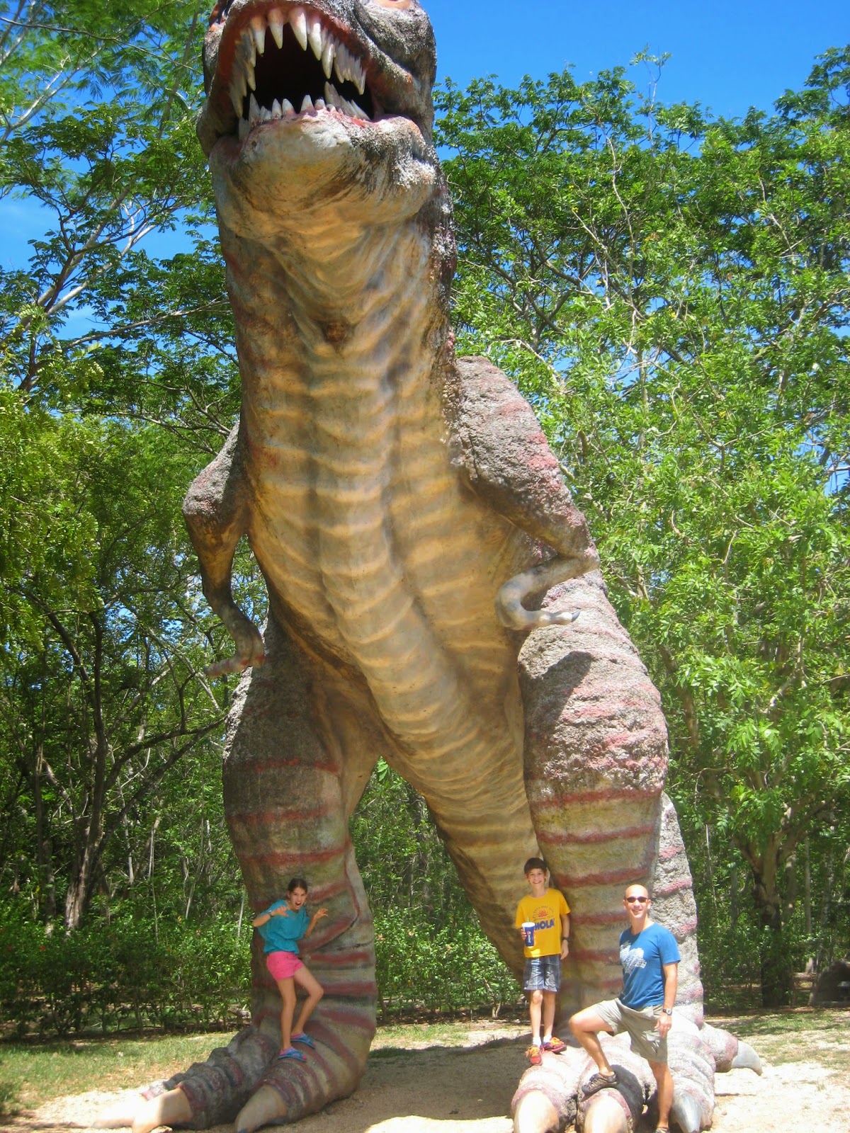 Blatts in Costa Rica: Dinosaurs in Costa Rica?!