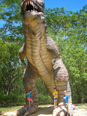 Blatts in Costa Rica: Dinosaurs in Costa Rica?!