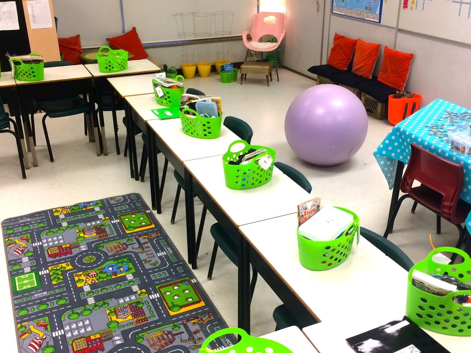 The Urban Teacher: Classroom Reveal: Photos of my grade 4 classroom ...